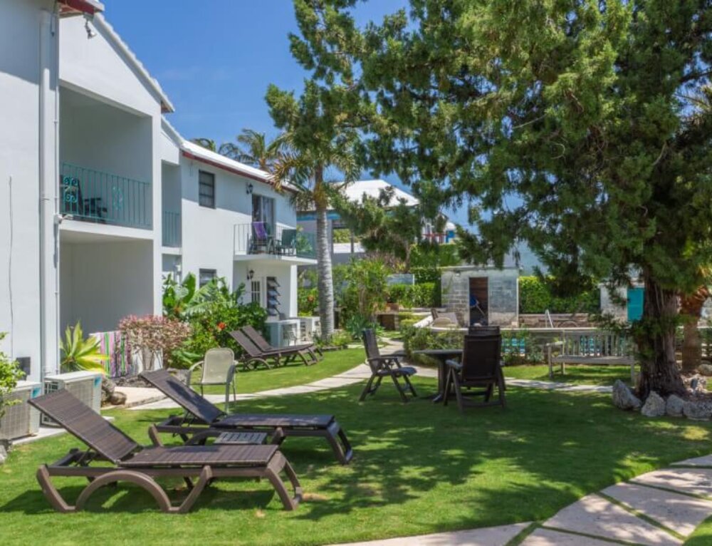 Fourways Inn and Cottages Bermuda.com